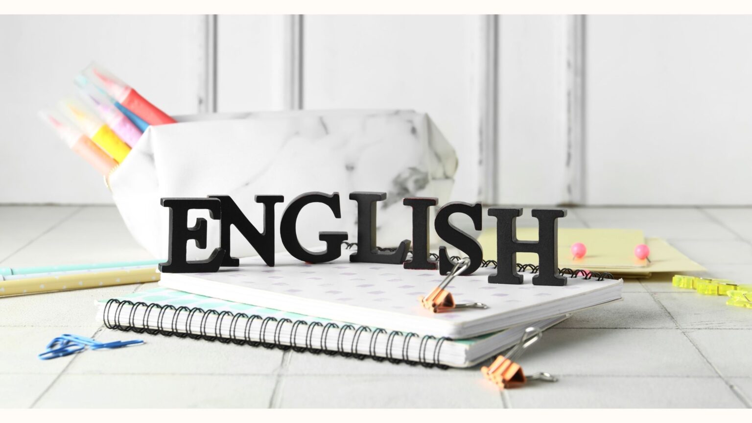 【2026年最新】ESL Podcastを無料で使う3つの方法と有料の内容を解説 | 社会人のための自習室